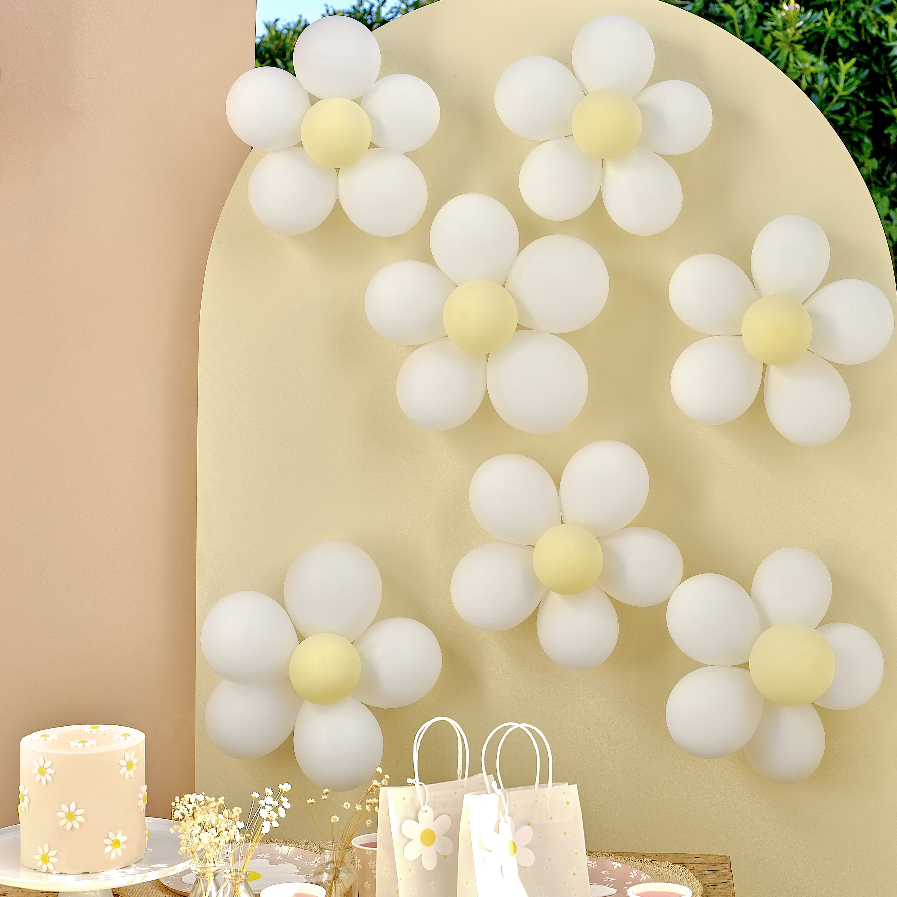Daisy Balloon Decorations | Ginger Ray